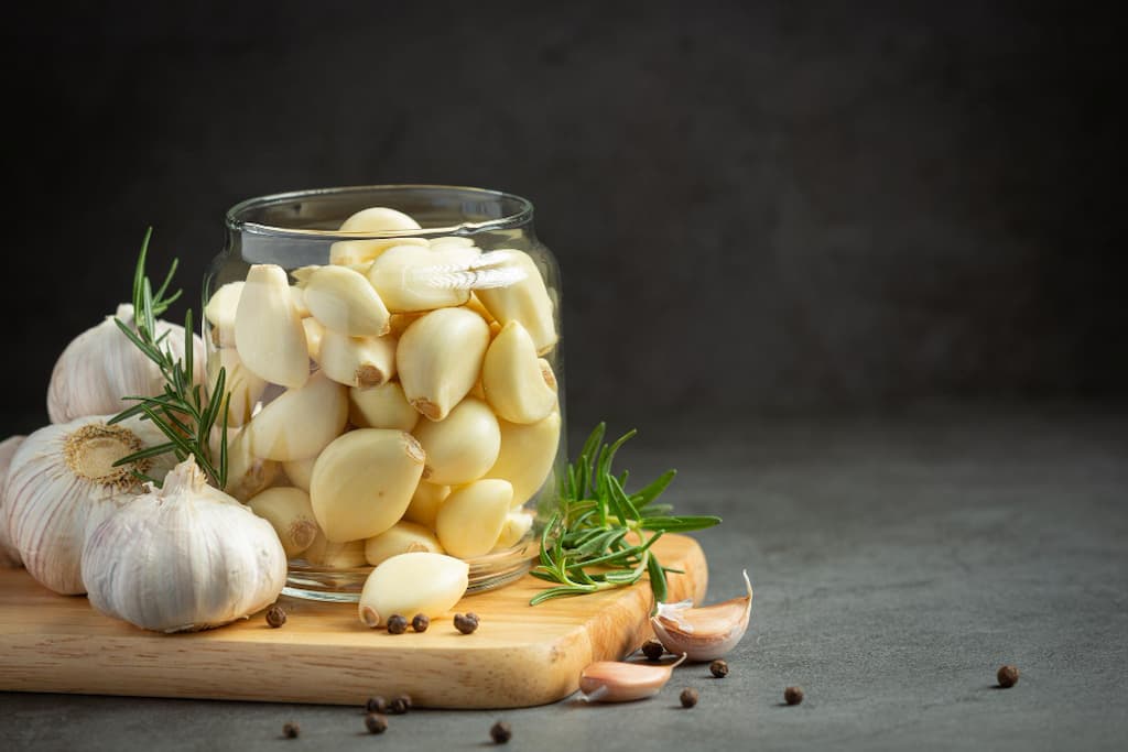 Beneficios del Ajo Encurtido: Propiedades y usos